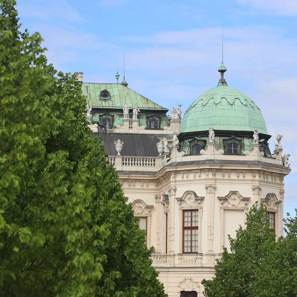 Vienna Tour for Early Risers: Chlorine, Klimt & Cold Beer